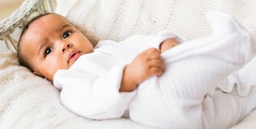 Quels sont les principaux signes de faim chez un bébé